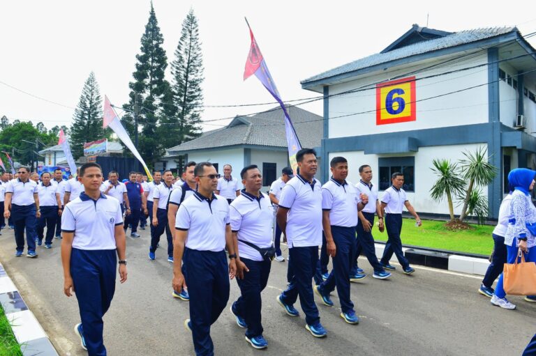 Wadan Seskoal Ikuti Olahraga Bersama Kasal Dan Keluarga Besar Korps ...